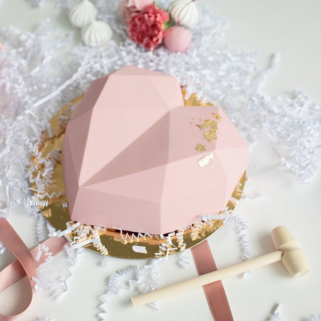 Breakable Geo Heart Gift Box – GD Cakes